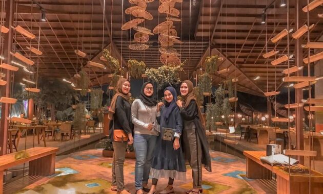Bumi Sampireun Cikarang, Restoran Bernuansa Alam Sunda yang Familiable ...