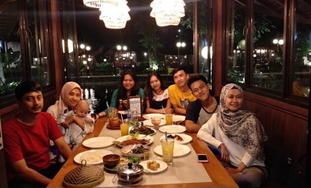Bumi Sampireun Cikarang, Restoran Bernuansa Alam Sunda yang Familiable ...