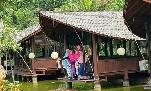 Bumi Sampireun Cikarang, Restoran Bernuansa Alam Sunda yang Familiable ...