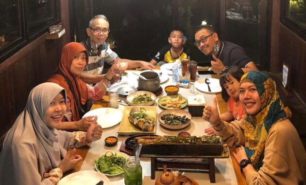 Bumi Sampireun Cikarang, Restoran Bernuansa Alam Sunda yang Familiable ...