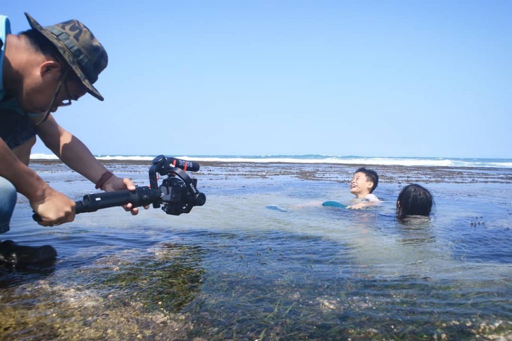 Indahnya Pesona Pantai Sayang Heulang Garut - AlongWalker