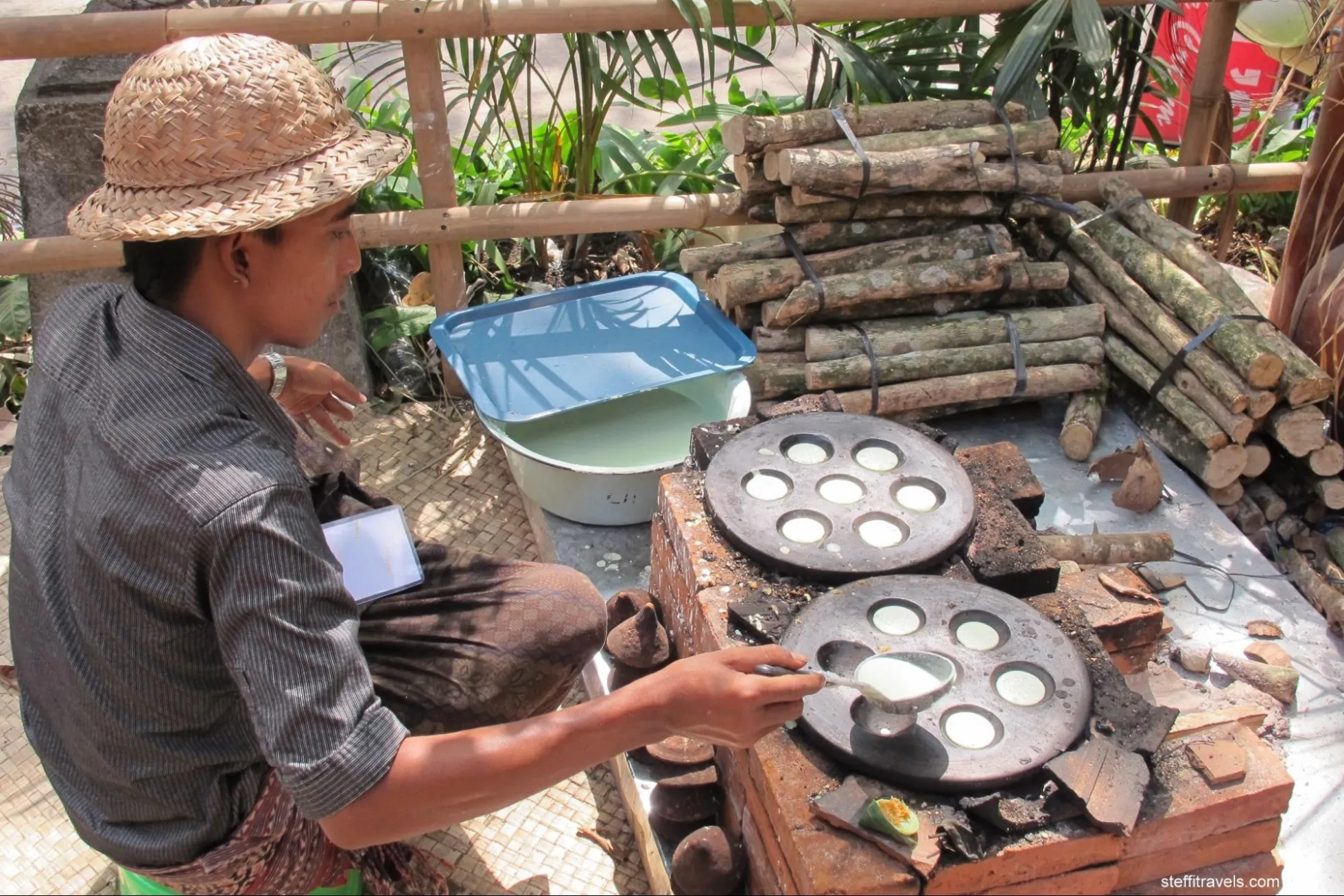 Kenalan dengan Laklak Bali, Makanan Tradisional yang Lezat! - AlongWalker