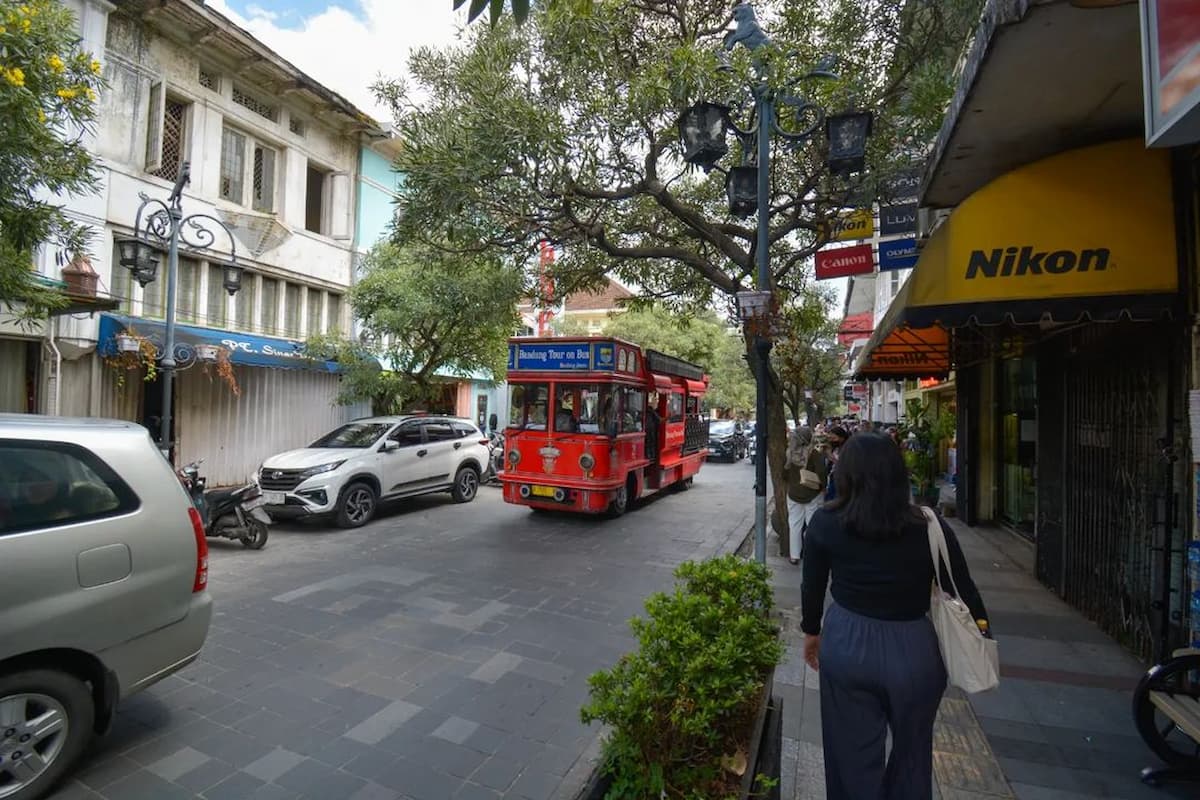 Mengenal Sejarah Jalan Braga yang Legendaris - AlongWalker