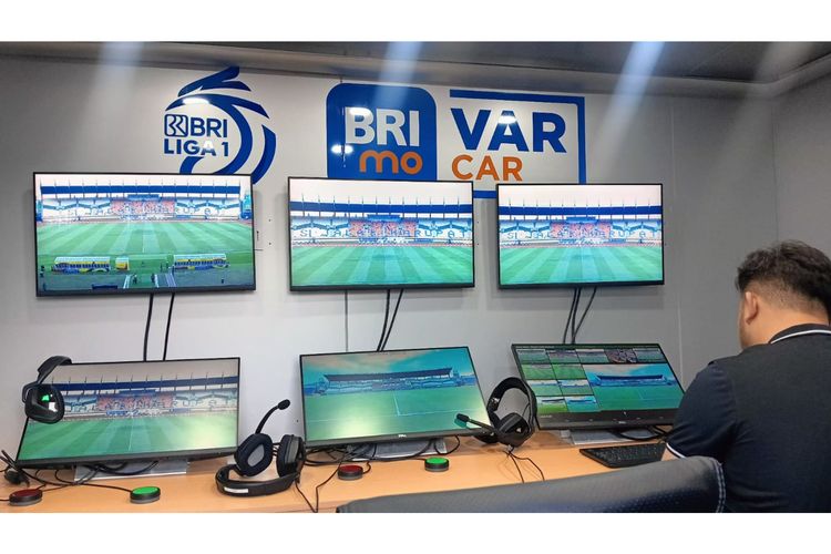 Mengintip Langsung Truk VAR yang Jadi Kunci Transformasi Sepak Bola ...