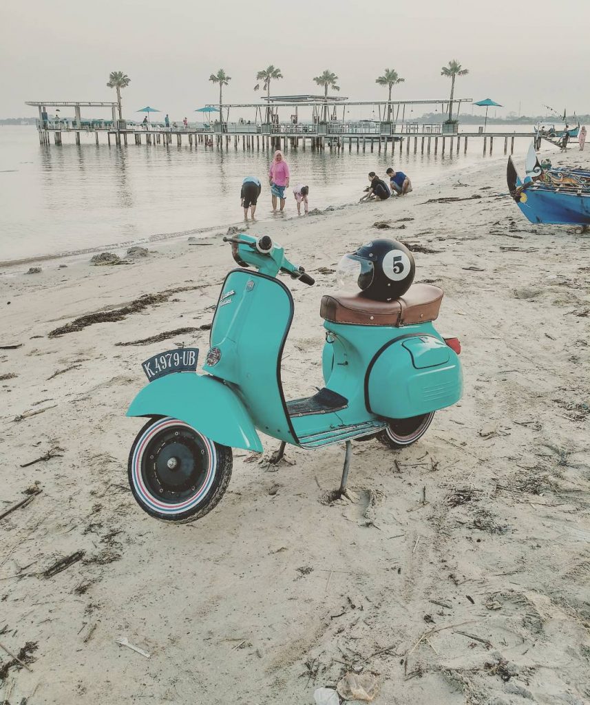 Menikmati Keindahan Alam Di Pantai Teluk Awur Jepara - AlongWalker