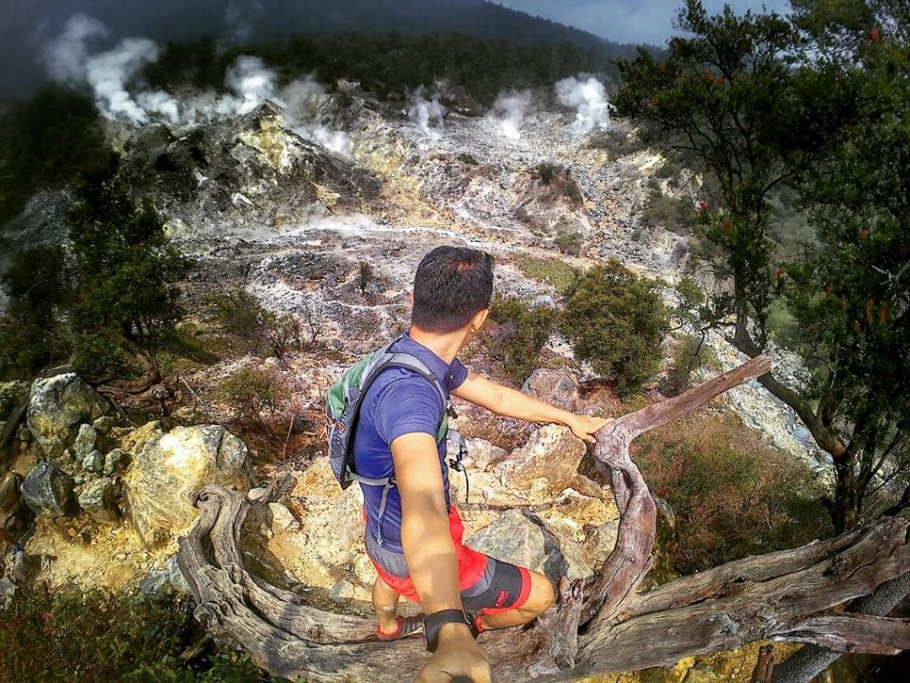 Menikmati Pesona Keindahan Kawah Ratu Bogor - AlongWalker
