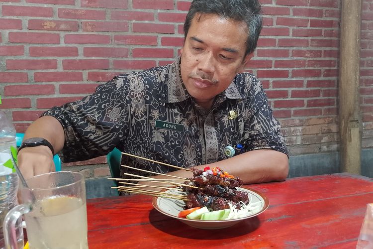 Menikmati Sate Sapi Pak Heru Purworejo yang Legendaris - AlongWalker