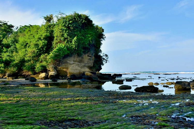 Pantai Cidora Garut: Harga Tiket, jam Buka, dan Lokasi - AlongWalker