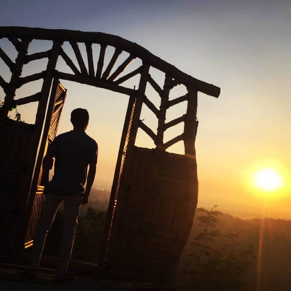 Review Dan Harga Tiket Masuk Bukit Cinta Bayat Klaten - AlongWalker