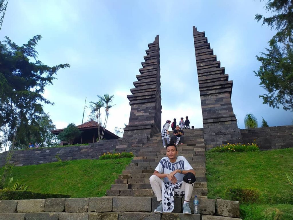 Review, Lokasi, Dan Harga Tiket Masuk Candi Cetho - AlongWalker