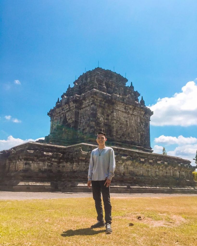 Review, Lokasi, Dan Tiket Masuk Candi Mendut Magelang - AlongWalker