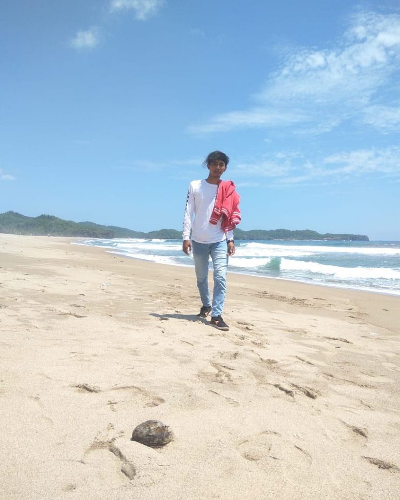 Review, Lokasi, Dan Tiket Masuk Pantai Soge Pacitan - AlongWalker