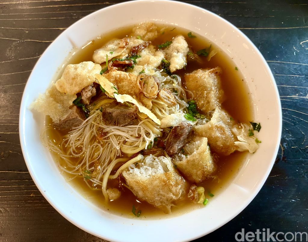 Soto Betawi Ny Afung: Maknyus! Gurihnya Soto Betawi Wagyu dan Oseng ...
