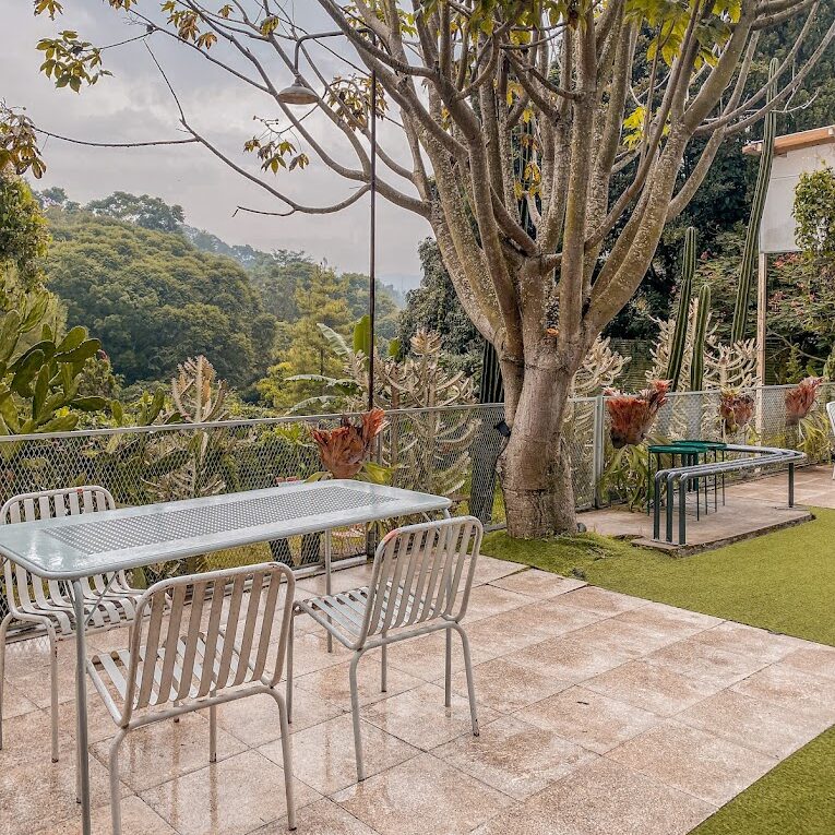 Top 10+ Cafe Outdoor di Bandung yang Vibesnya Refreshing - AlongWalker