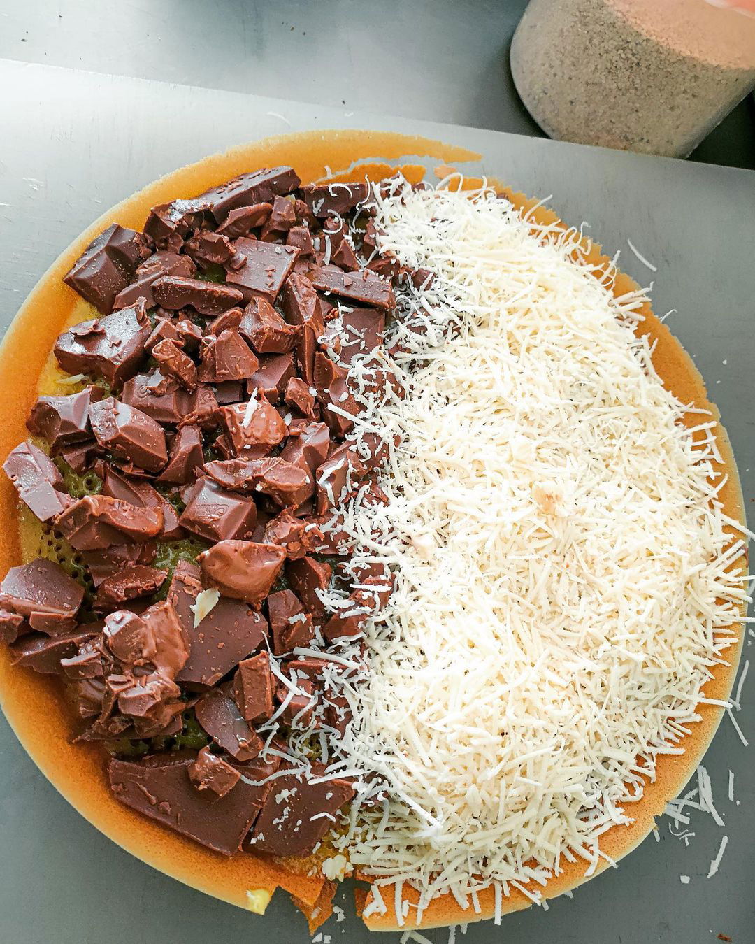 Top 10+ Martabak Manis Enak Jabodetabek buat Malmingan - AlongWalker