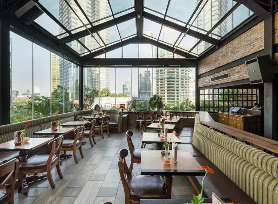 Top 10+ Rekomendasi Tempat Makan di Kuningan Paling Hits - AlongWalker