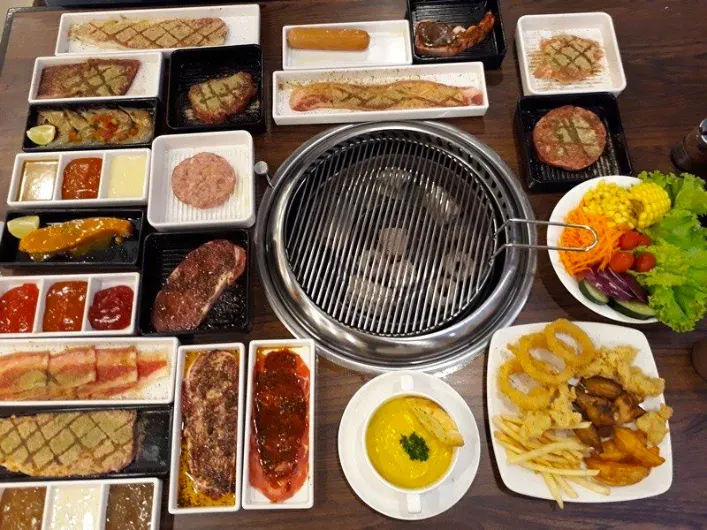 Top 10+ Rekomendasi Tempat Makan di Kuningan Paling Hits - AlongWalker