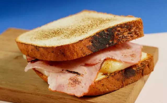 Top 12+ Roti Bakar Jakarta yang Toppingnya Bermacam-Macam - AlongWalker