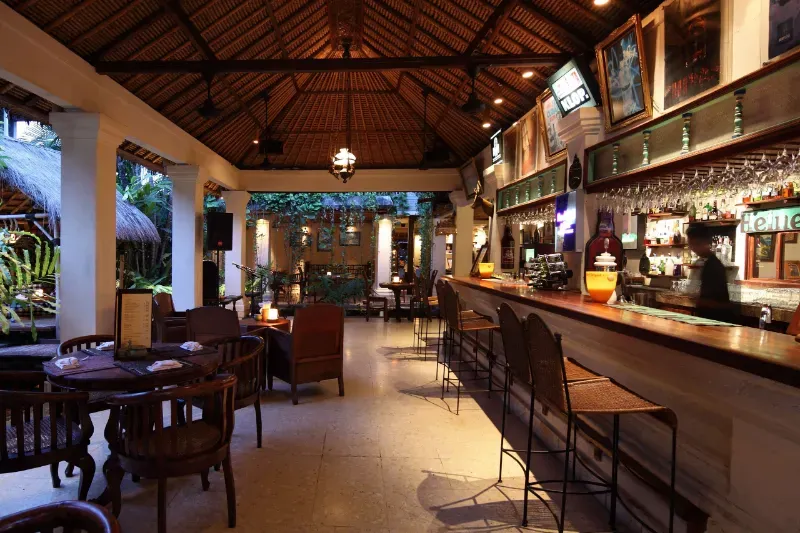 Top 15+ Restoran di Bali yang Dikenal Nikmat dan Populer - AlongWalker