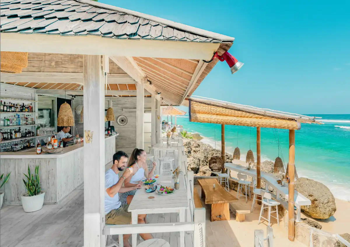 Top 20+ Beach Club Terbaru di Bali yang Populer dan Hits - AlongWalker