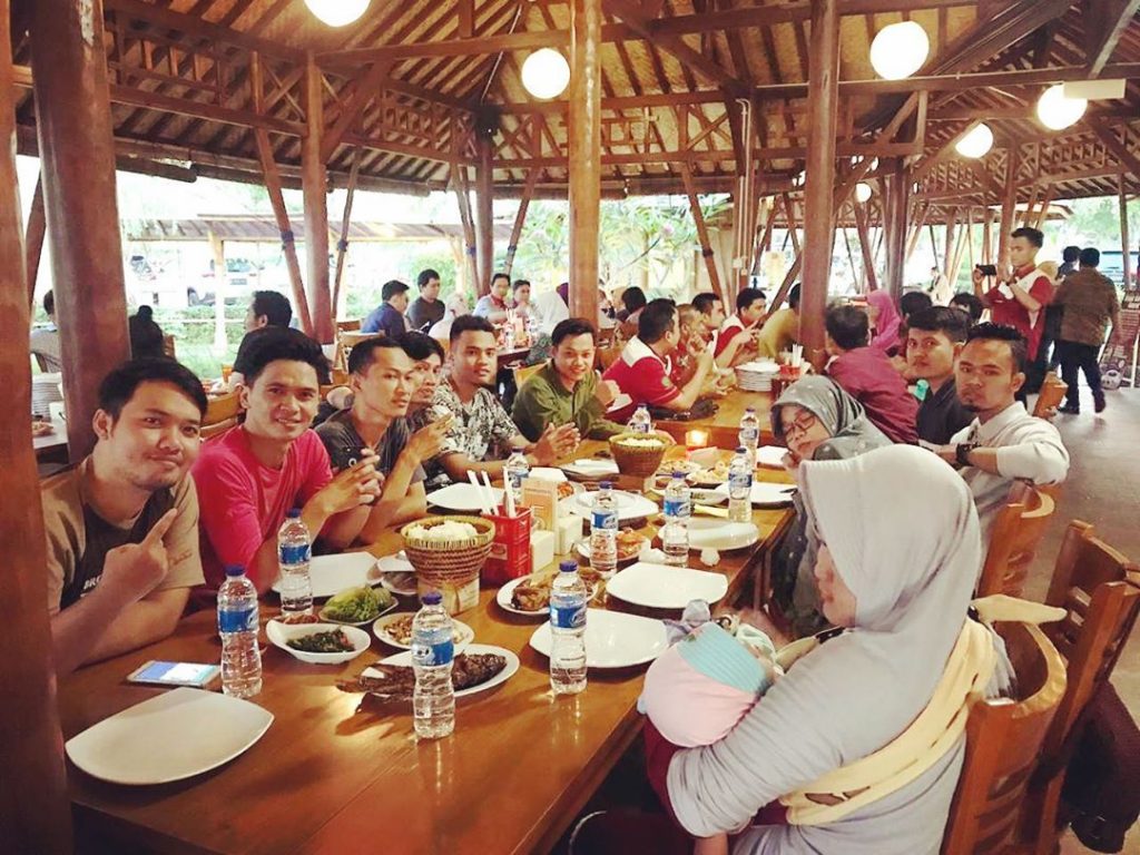Top 4+ Tempat Makan Keluarga Terbaik di Jogja - AlongWalker
