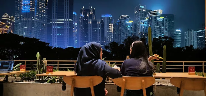 Top 6+ Cafe di GBK yang Cozy untuk Nongkrong Habis Olahraga - AlongWalker