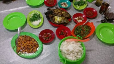 Top 6+ Tempat Makan Seafood di Muara Angke, Dijamin Fresh! - AlongWalker