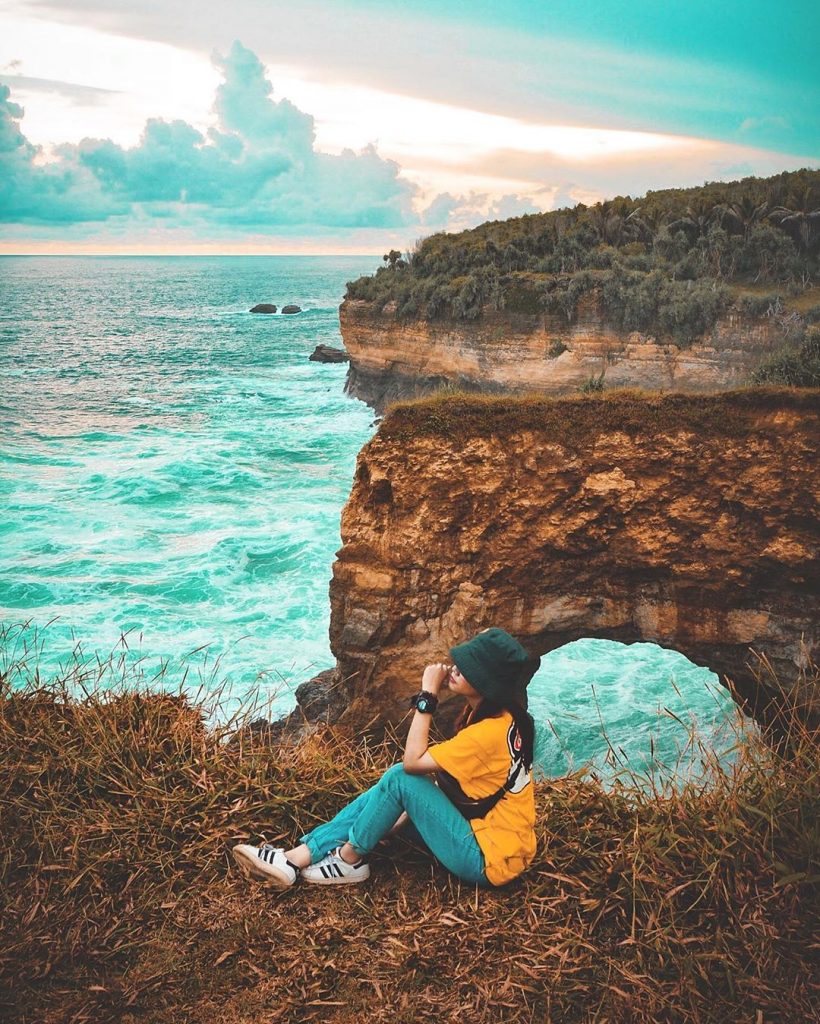 Top 6+ Wisata Pantai Yang Indah Dan Menarik di Pacitan - AlongWalker