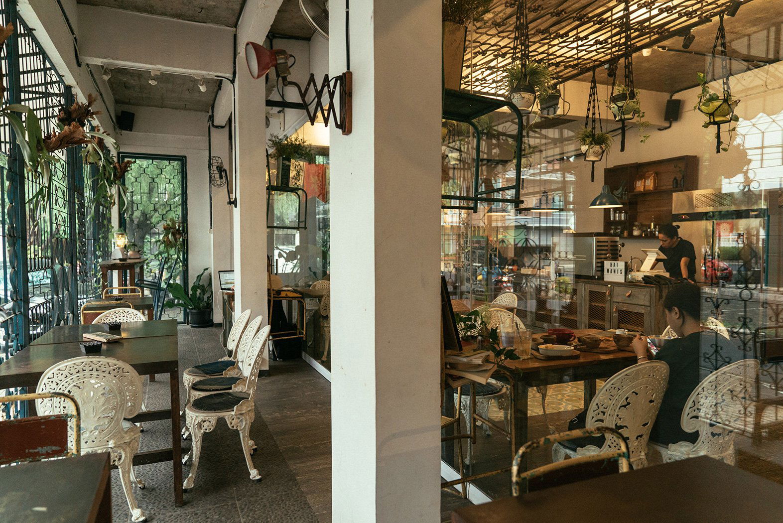 Top 7+ Kafe Enak Buat Meeting di Jakarta yang Harus Dicoba - AlongWalker