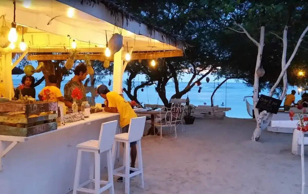 Top 7+ Rekomendasi Beach Club di Lombok yang Paling Populer - AlongWalker