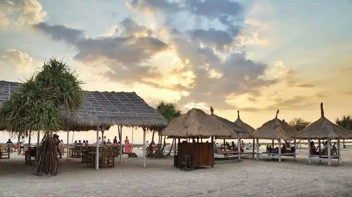 Top 7+ Rekomendasi Beach Club di Lombok yang Paling Populer - AlongWalker