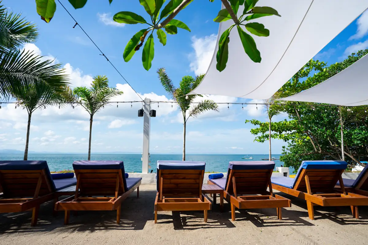 Top 7+ Rekomendasi Beach Club di Lombok yang Paling Populer - AlongWalker