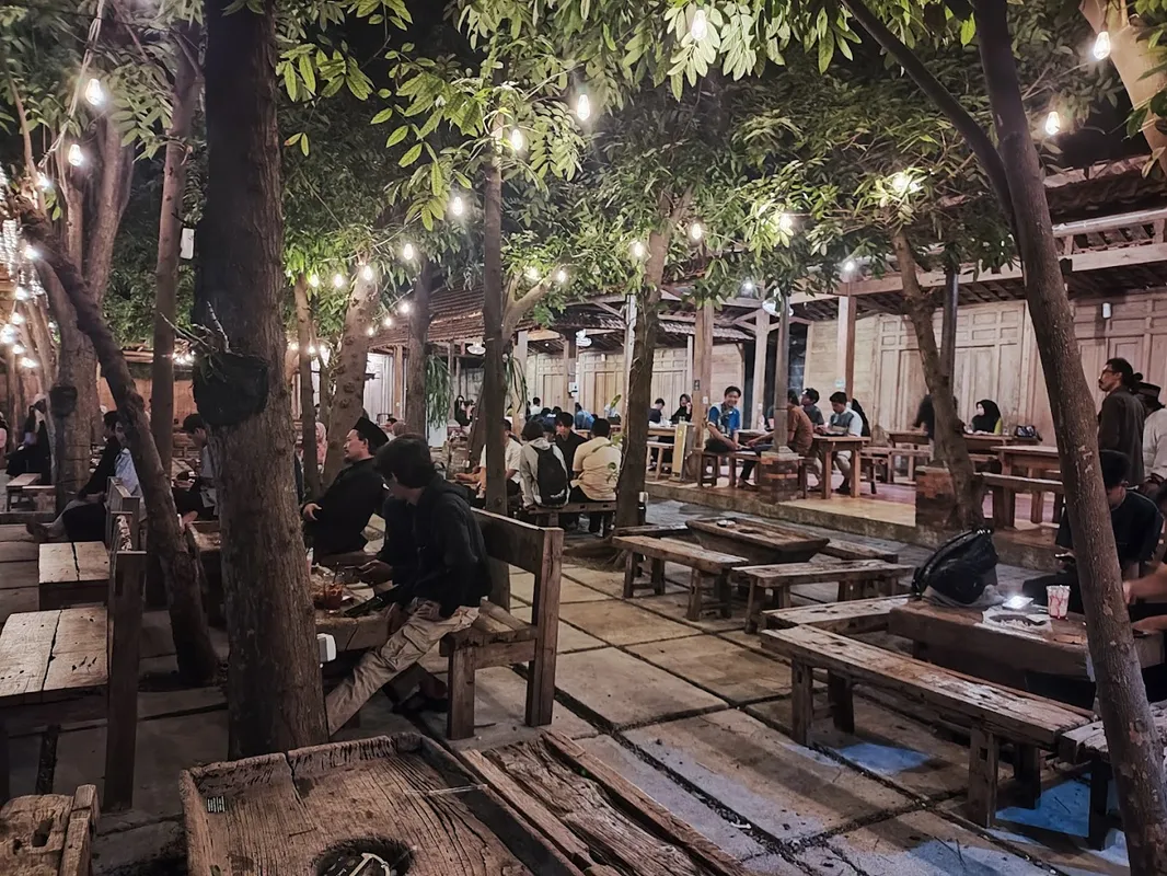 Top 7+ Rekomendasi Menarik Cafe di Gresik yang Hits Abis - AlongWalker