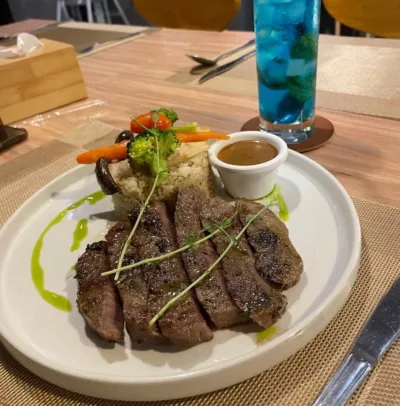 Top 7+ Restoran Steak di Batam yang Paling Hits dan Lezat - AlongWalker