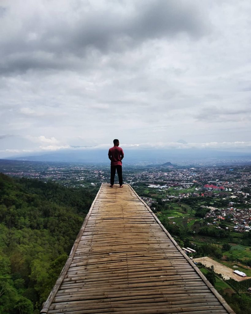 Top 7+ Tempat Wisata Bukit di Malang Yang Begitu Indah - AlongWalker