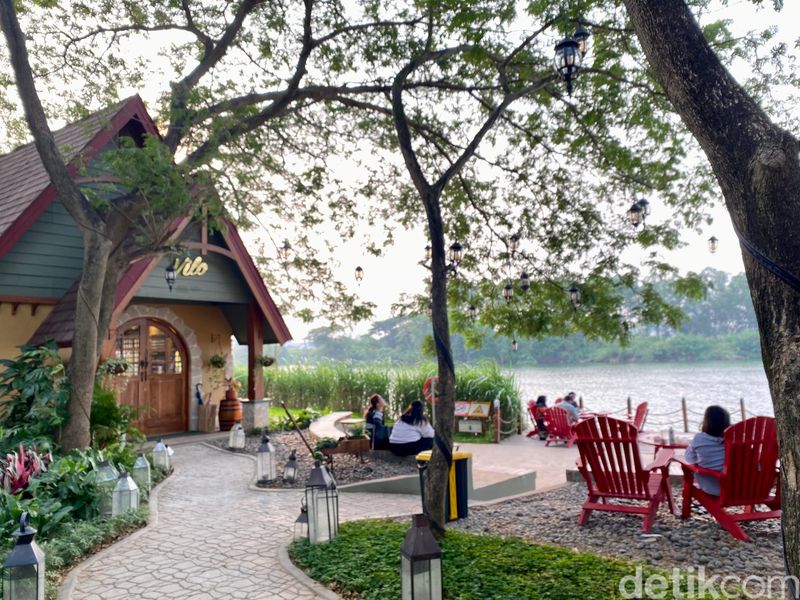 10 Resto di Citra 8 dengan Menu Enak dan \'View\' Danau Cantik ...